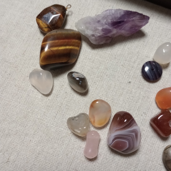 Jewelry | Smithsonian Rock And Gem Dig Stem Identify Gemstones And ...